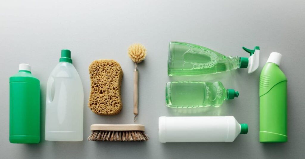 5 Common Chemicals in Traditional Cleaners and Their Safer Alternatives